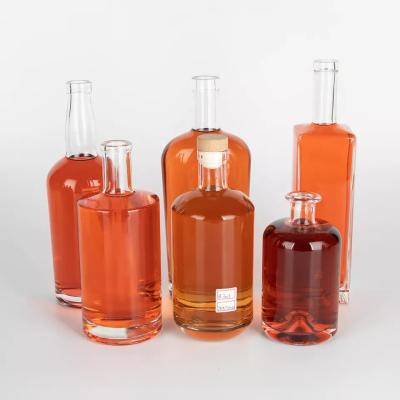 中国 カスタム カラー 750ml 透明 丸型 広口 ガラス 酒瓶 ワイン ウォッカ ジン 販売のため