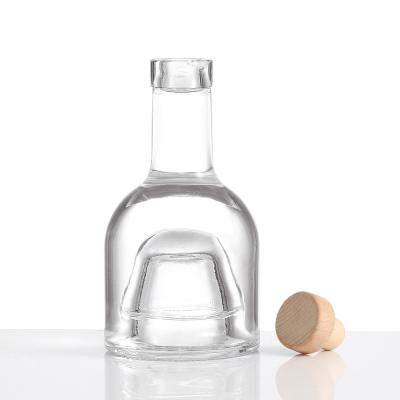Cina Bottiglia di vetro da 250 ml con tappo a vite per gin vodka whisky per cosmetici e vino in vendita