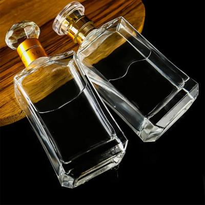Cina Bottiglia di vetro da 500 ml per etichette metalliche di pietra su misura rum whisky vodka gin spiriti in vendita