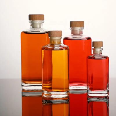 Cina Vetro rotondo Vino liquoroso Whisky Tequila Vodka Bottiglia con sughero 100ml 200ml 250ml 300ml in vendita