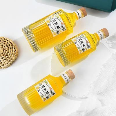 Cina Decal Surface Handling 500 ml bottiglia di vetro trasparente congelato per lo stoccaggio di alcol e succhi in vendita