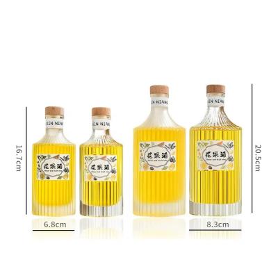 Cina Decal Surface Handling 500 ml bottiglia di vetro trasparente congelato per lo stoccaggio di alcol e succhi in vendita