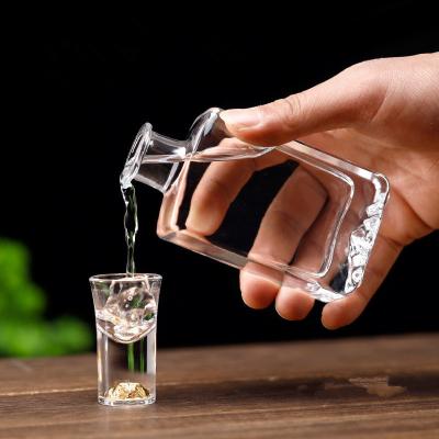 Cina Vetro 100 ml 200 ml Vodka Vino di frutta Rum Gin Whiskey 375 ml Bottiglia per imballaggio cosmetico in vendita