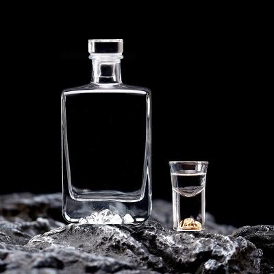 Cina Vetro 100 ml 200 ml Vodka Vino di frutta Rum Gin Whiskey 375 ml Bottiglia per imballaggio cosmetico in vendita