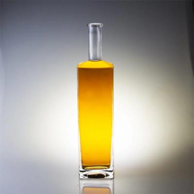 Cina Bottiglia di liquore di vetro 500 ml 750 ml Forma quadrata Con chiusura del colletto di vetro in vendita