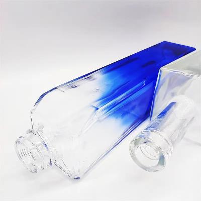 中国 容量 280ml 徐々に変更 アルミナ スクリューキャップ付き 青い四角いガラスワインボトル 販売のため