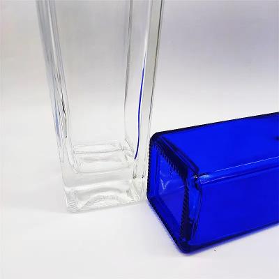 中国 容量 280ml 徐々に変更 アルミナ スクリューキャップ付き 青い四角いガラスワインボトル 販売のため