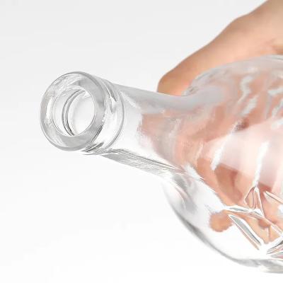 Cina 500 ml 750 ml 1000 ml Bottiglia di vetro a tenuta di tipo di sughero con macchina da riempimento da 100 ml in vendita