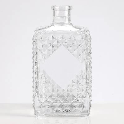 Cina Bottiglia di vino di vetro con tappo di sughero 500ml e 750ml Bottiglia vuota a disegno quadrato in vendita