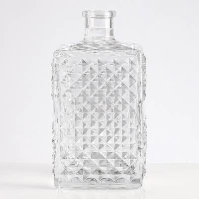Cina Bottiglia di vino di vetro con tappo di sughero 500ml e 750ml Bottiglia vuota a disegno quadrato in vendita