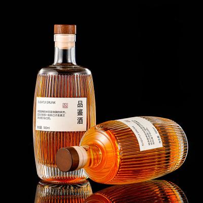 Cina Vodka Whiskey Vino di frutta 500ml Bottiglia di vetro con imballaggio e design personalizzati in vendita