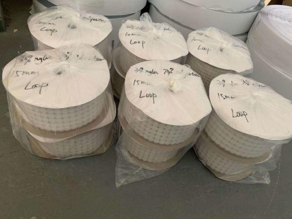 Quality RTS 10MM diameter coins 70% nylon 30% polyester hook and loop with adhesive dots for sale