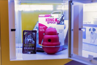 China Customized Spiral Lockers Combination Vending Machine For Dog Cat Food Treats Toys Pet Vending Machine for sale