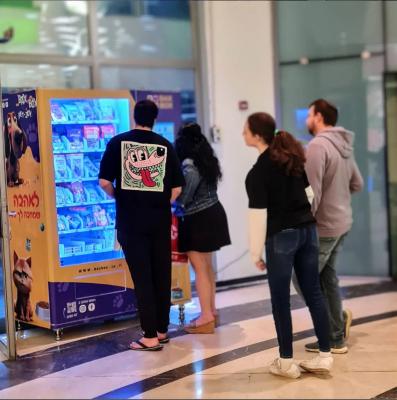 China Customized Spiral Lockers Combination Vending Machine For Dog Cat Food Treats Toys Pet Vending Machine for sale