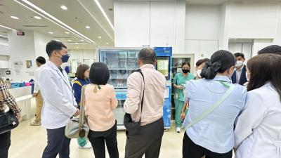 China Pharmacy Vending Machine Round The Clock Availability Of Essential Medicines Anytime for sale