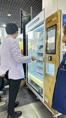 China Pharmacy Vending Machine Round The Clock Availability Of Essential Medicines Anytime for sale