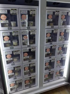 China Máquina de venda de caixotes de 40 caixotes com design higiênico e sistema operacional Android 11 à venda