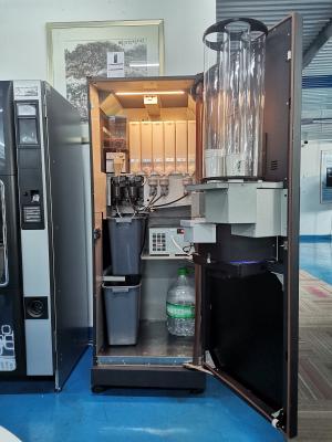 China Máquina de venta de café de pie para el café proteína batido té fácil conveniente manera de obtener un café diario en venta