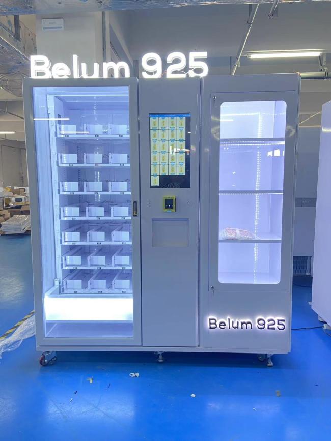 Smart Jewelry Vending Machine in shopping mall