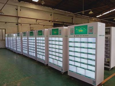 China Máquina de venda automática refrigerando personalizada do cacifo do tela táctil de 22 polegadas para o ovo com sistema esperto à venda