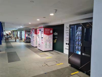 China Automatic Beauty Cosmetics Vending Machines LED Lighting Custom Stickers Display Window for sale