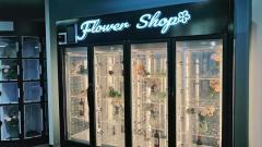 Smart Flower Vending Machine with 10 inch Touchscreen, Android 11.1 OS, and 32 Lockers for Fresh Flowers Preservation