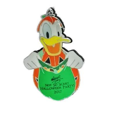 Cina La placcatura su ordinazione di Pin Cartoon Security Badge Metal dello smalto ha tinto i distintivi stampati del metallo in vendita