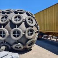 China Innovative Solid Rubber Cylindrical Fender Systems Customized Size Explosion Proof Technology for Optimal Impact Cutting for sale
