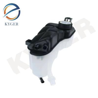 China LR060349 Auto Engine Coolant Recovery Expansion Tank Radiator Bottle With Sensor  LR024296 J9C1432 31200321 For Land Rover for sale