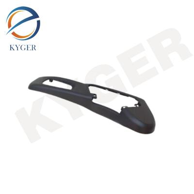 China Front Seat Left Outer Finish Panel LR161678 For Land Rover Discovery V L462 for sale