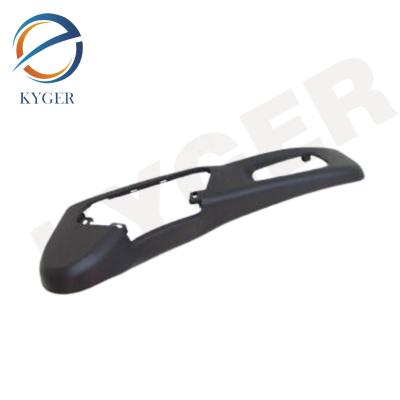 China Front Seat Left Outer Finish Panel LR161678 For Land Rover Discovery V L462 for sale