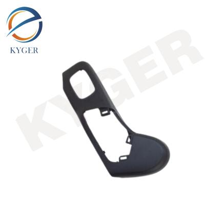China Front Seat Left Outer Finish Panel LR161678 For Land Rover Discovery V L462 for sale