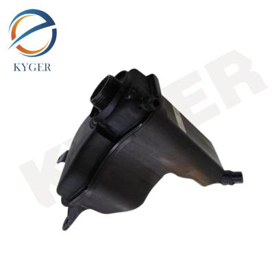 Cina 17137640514 Serbatoio di espansione del liquido di raffreddamento del motore per parti di auto 1713 7640 514 1713 7607 482 1713 7543 026 Per BMW E81 E90 E91 E92 E93 E88 in vendita