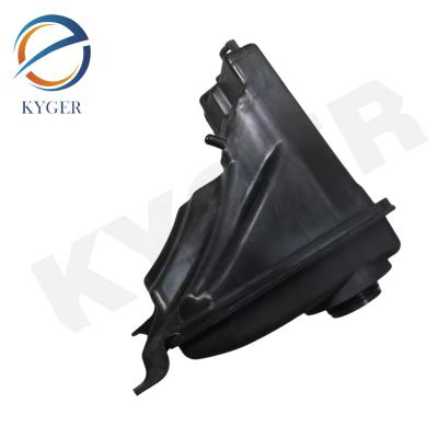 Cina 17137640514 Serbatoio di espansione del liquido di raffreddamento del motore per parti di auto 1713 7640 514 1713 7607 482 1713 7543 026 Per BMW E81 E90 E91 E92 E93 E88 in vendita