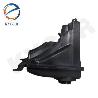 Cina 17137640514 Serbatoio di espansione del liquido di raffreddamento del motore per parti di auto 1713 7640 514 1713 7607 482 1713 7543 026 Per BMW E81 E90 E91 E92 E93 E88 in vendita