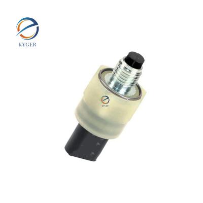 Cina Ricambi per auto di alta qualità 12618613333 Ricambi per motore a combustibile Sensore di pressione dell'olio 1261 8613 333 per BMW N20 F30 F25 F20 F10 E84 E89 in vendita