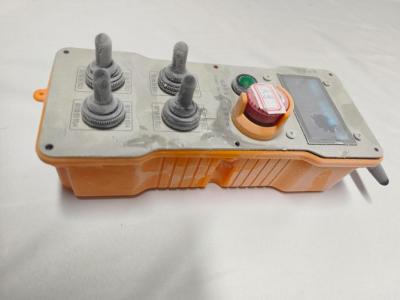 中国 Ultra Low Temperature -40 ℃, 2 Engines, 1 Receiver, 300 Meters, 4 Lever, 8 Switches, Fully Interlocked Industrial Remote 販売のため