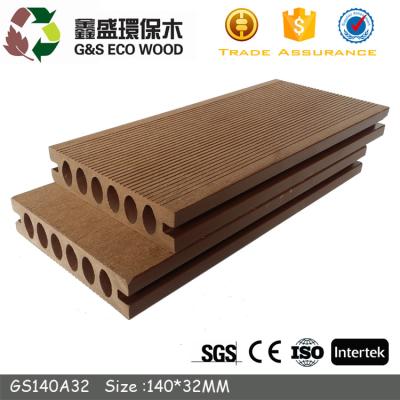 Cina Decking composito di plastica di resistenza WPC di Decking della piscina di anti legno vuoto UV di slittamento in vendita