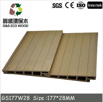 Cina Rivestimento di pavimentazione composito di plastica di legno della parete esterna di Wpc del disegno di 14MM X di 117 in vendita