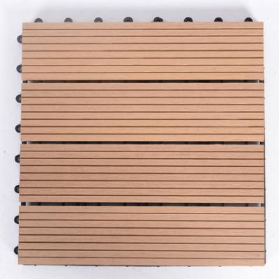 Cina Rivestimento esteriore rapido di UVproof Wpc delle mattonelle di Decking del giardino 23mm Diy dell'installazione in vendita