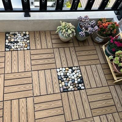 Cina 150 x rivestimento domestico spazzolato 25mm della parete di legname di slittamento 3d di Decking di WPC DIY anti in vendita