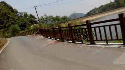 Cina Recinzione composita di rotaia di plastica di Wpc del cioccolato all'aperto dell'azienda agricola di legno WPC di 90mm x di 90 in vendita