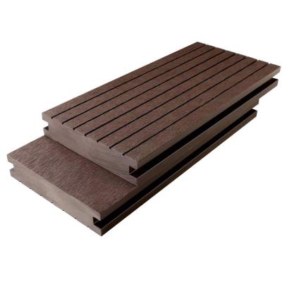 Cina Decking di legno biodegradabile invecchiante 146 x 22mm di Wpc di Decking solido resistente di WPC in vendita