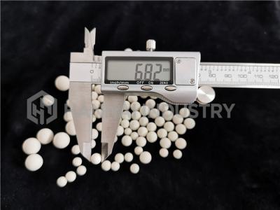 Cina Ossido di alluminio di elevata purezza del diametro 1mm-10mm adatto a ceramica industriale in vendita