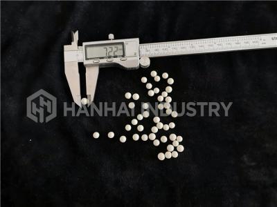 Cina Ossido di alluminio di elevata purezza del diametro 1mm-10mm adatto a ceramica industriale in vendita
