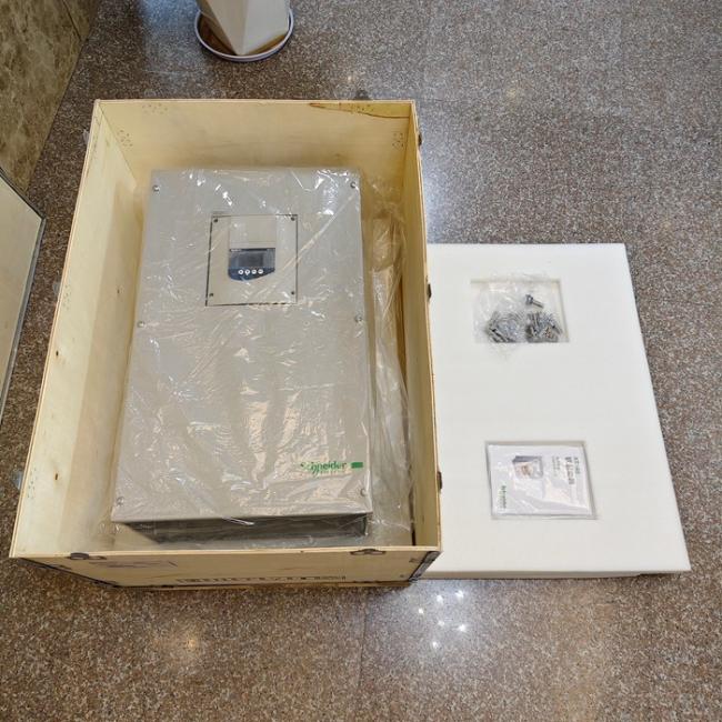 ATS48C59Q Schneider soft starter front view