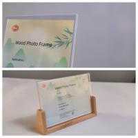 China Crystal Clear Customizable Vertical Photo Frame With Solid Wood Base for sale