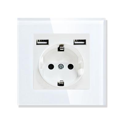 China 16A 156g Enchufe eléctrica de pared enchufes de plástico enchufes de plástico dos puertos USB en venta