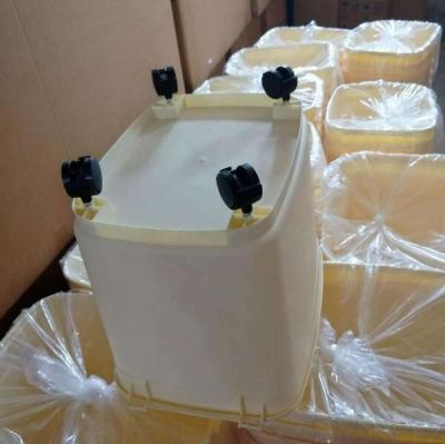 China El envase de la caja plástica de los pp del alimento para animales de 20KG 53L para el almacenamiento, perro grande trata ingenio de cerámica del contenedor de almacenamiento de alimento para animales del bote en venta