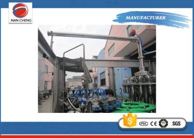 Cina imbottigliamento della birra 6000bph e tappatrice, macchina di rifornimento liquida rotatoria del succo in vendita